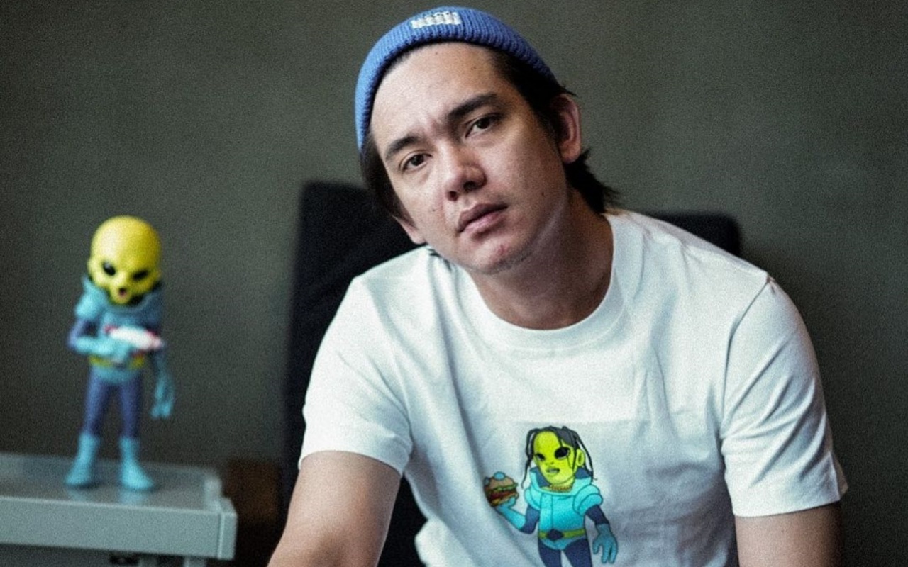 Adipati Dolken Bikin Fans Kaget Usai Tampil Botak dan Berjenggot, Tetap ...