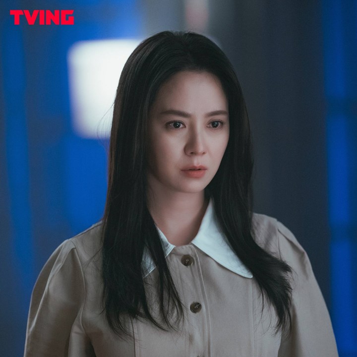Rambut Kembali Terurai Panjang, Intip 8 Ide Hairstyle Song Ji Hyo Yang ...