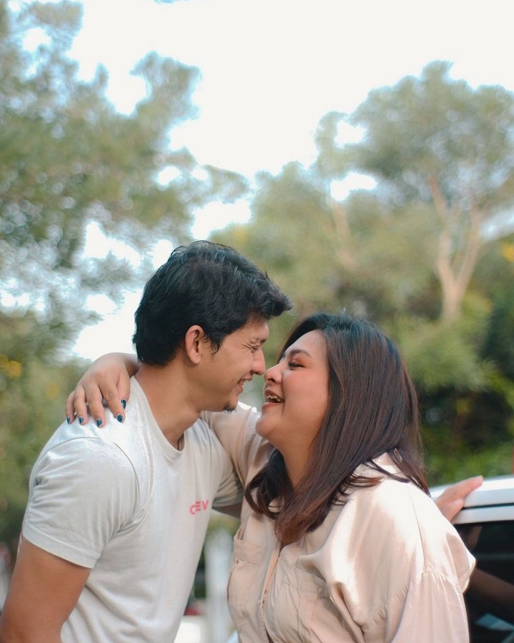 7 Potret Perjalanan Cinta Iko Uwais dan Audy Item, Tak Terima Istri Dihina