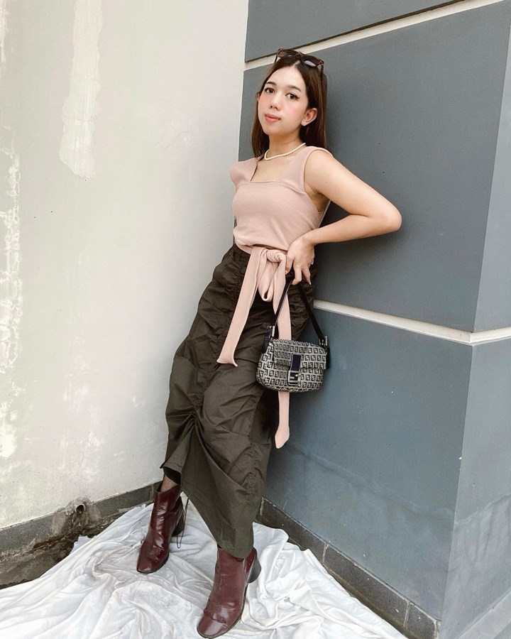 10 Potret Fashionable Una Dembler, Postingan 'Mesra' Bareng Okin Bikin ...