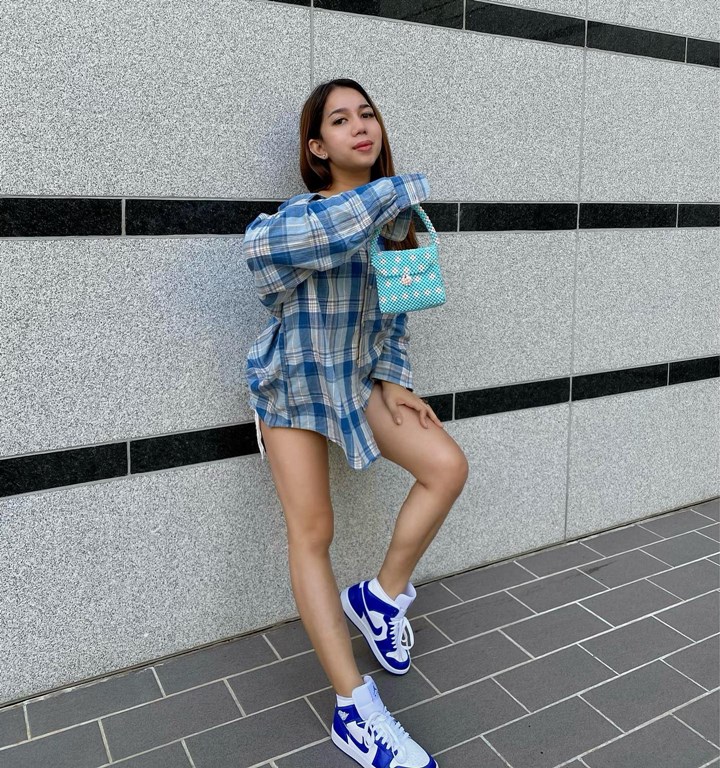 Hits Dengan Kemeja Gombrong
