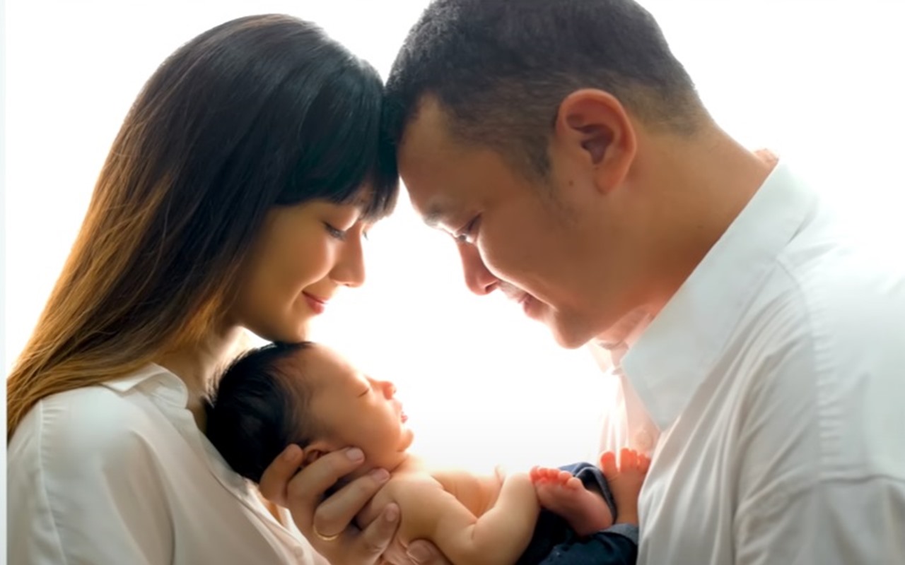 8 Potret Baby Gin Putra Gilang Dirga dan Adiezty Fersa, Pandai Berpose ...