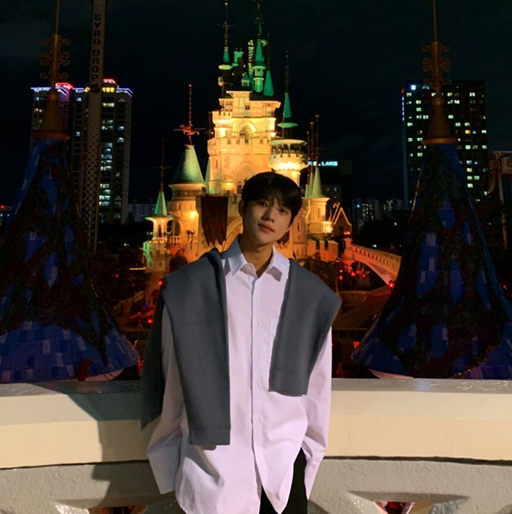 10 Pesona Moon Sang Min, Aktor Rookie Yang Diisukan 'Kencani' Han So Hee