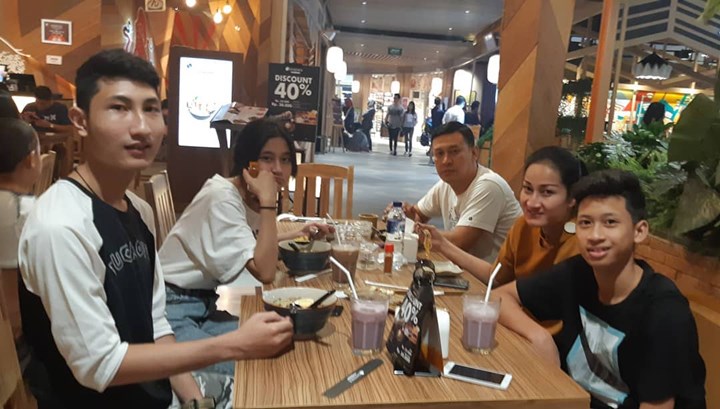 Hangout Bersama Keluarga