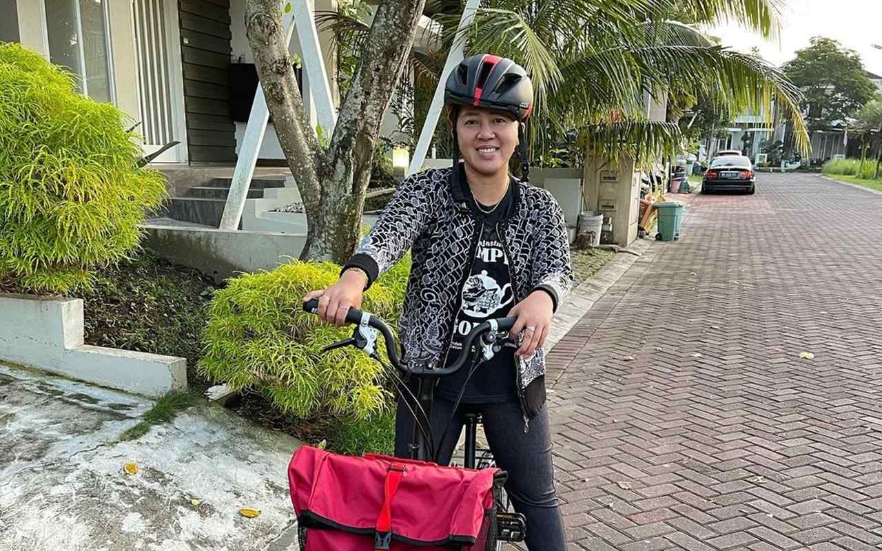 Mbak Rara Pawang Hujan Pakai Dress di Acara Awards, Penampilan Cantik ...