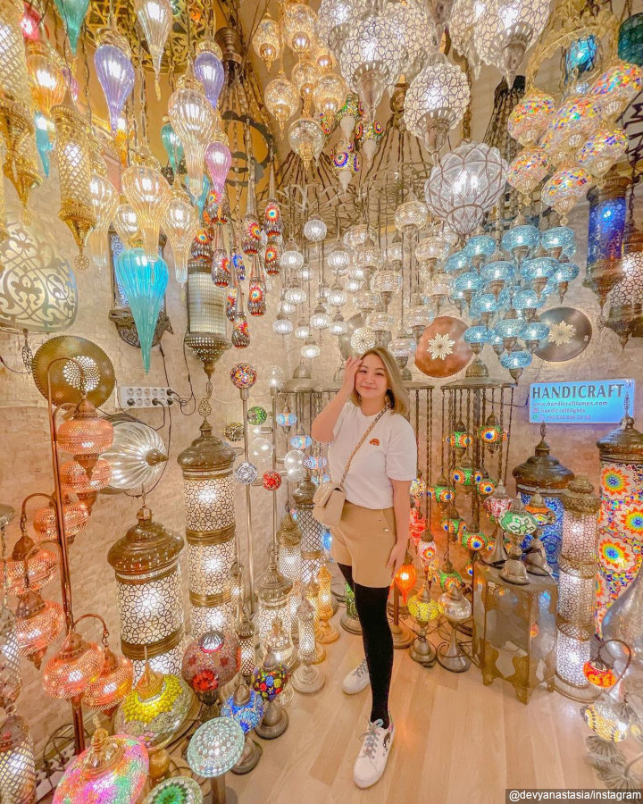 10 Gaya Liburan Aesthetic Devy Anastasia 'MCI', Ramai Diduga Miliki ...