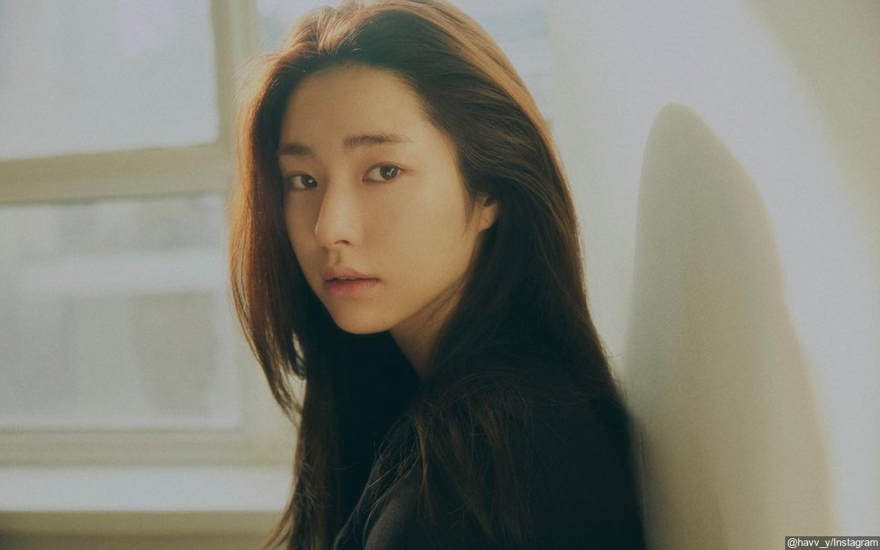 10 Pesona Ha Young 'Kembaran' Shin Se Kyung, Curi Perhatian di ...