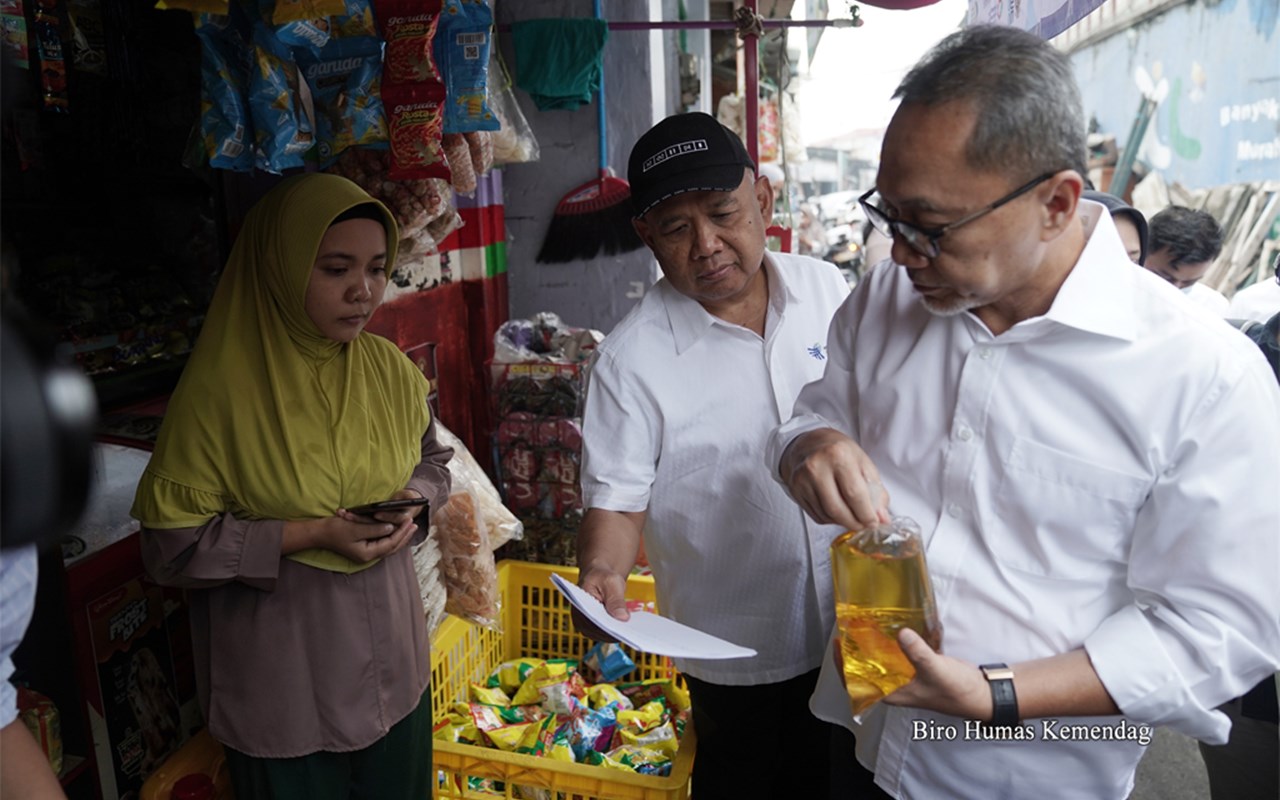Mendag Zulhas Buka Suara Usai Ditegur Jokowi Soal Bagikan Minyak Goreng Sembari Kampanyekan Anak