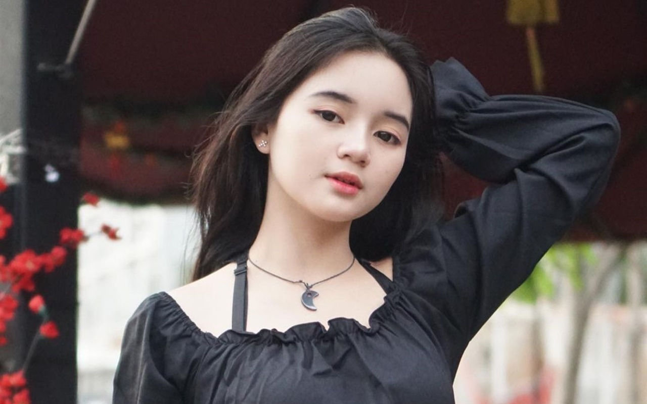 8 Pesona Selebgram Kienzy Mylen, Disorot Usai Kena Somasi Hotman Paris