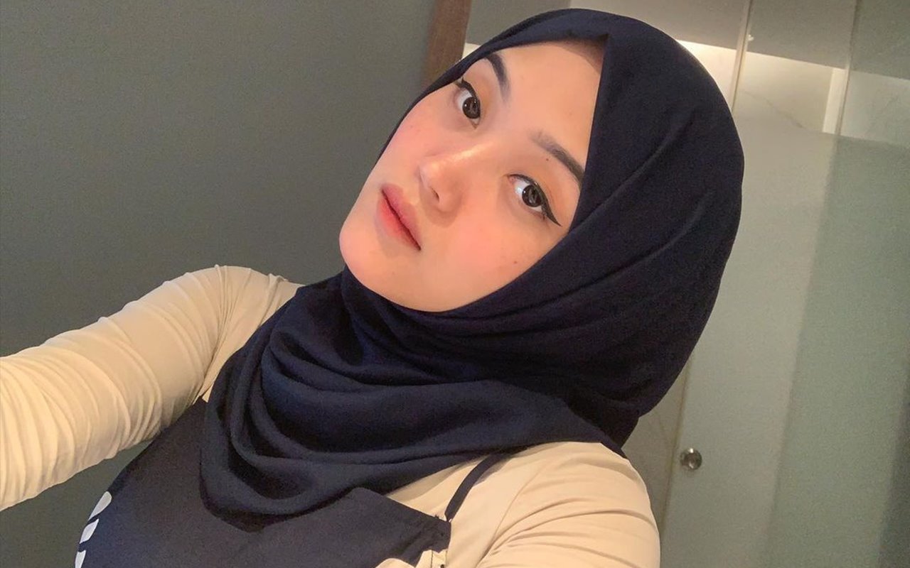 Putri Delina Ternyata Hadir di Gala Premiere Film Fuji, Dandanannya ...