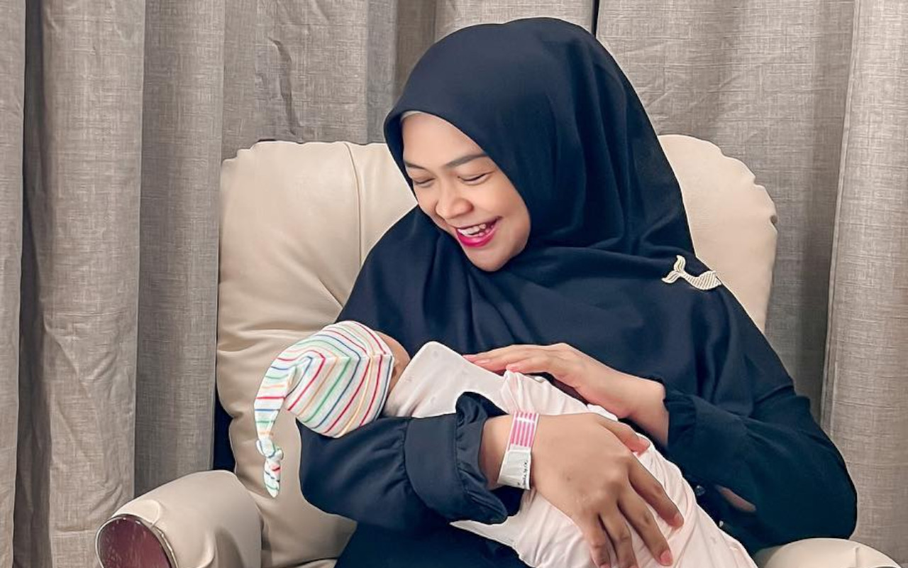 Begini Reaksi Ria Ricis Saat Dikira Iri dengan Baby R Karena Terus ...