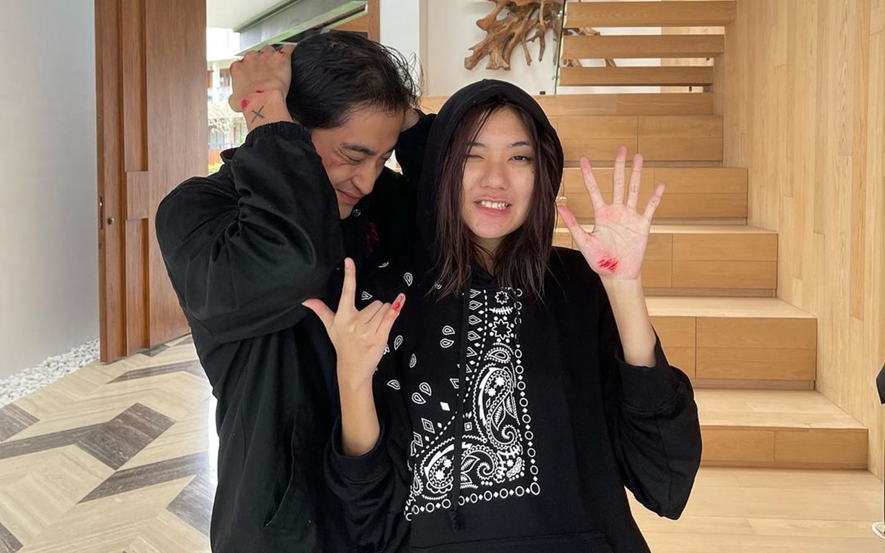 Dikabarkan Pacaran, 8 Potret Kedekatan Bio One dan Rachel Florencia