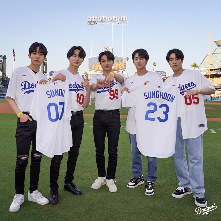 ENHYPEN Mampir di Pertandingan Dodgers LA, Begini Cara Atasi Absennya ...