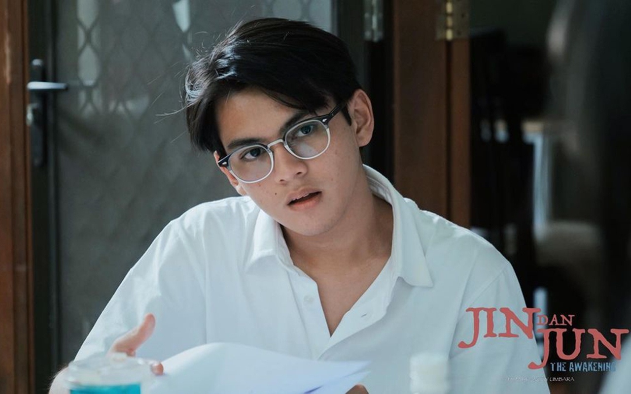 10 Potret On Point Rey Bong, Pemeran Junaidi di 'Jin dan Jun The Movie'