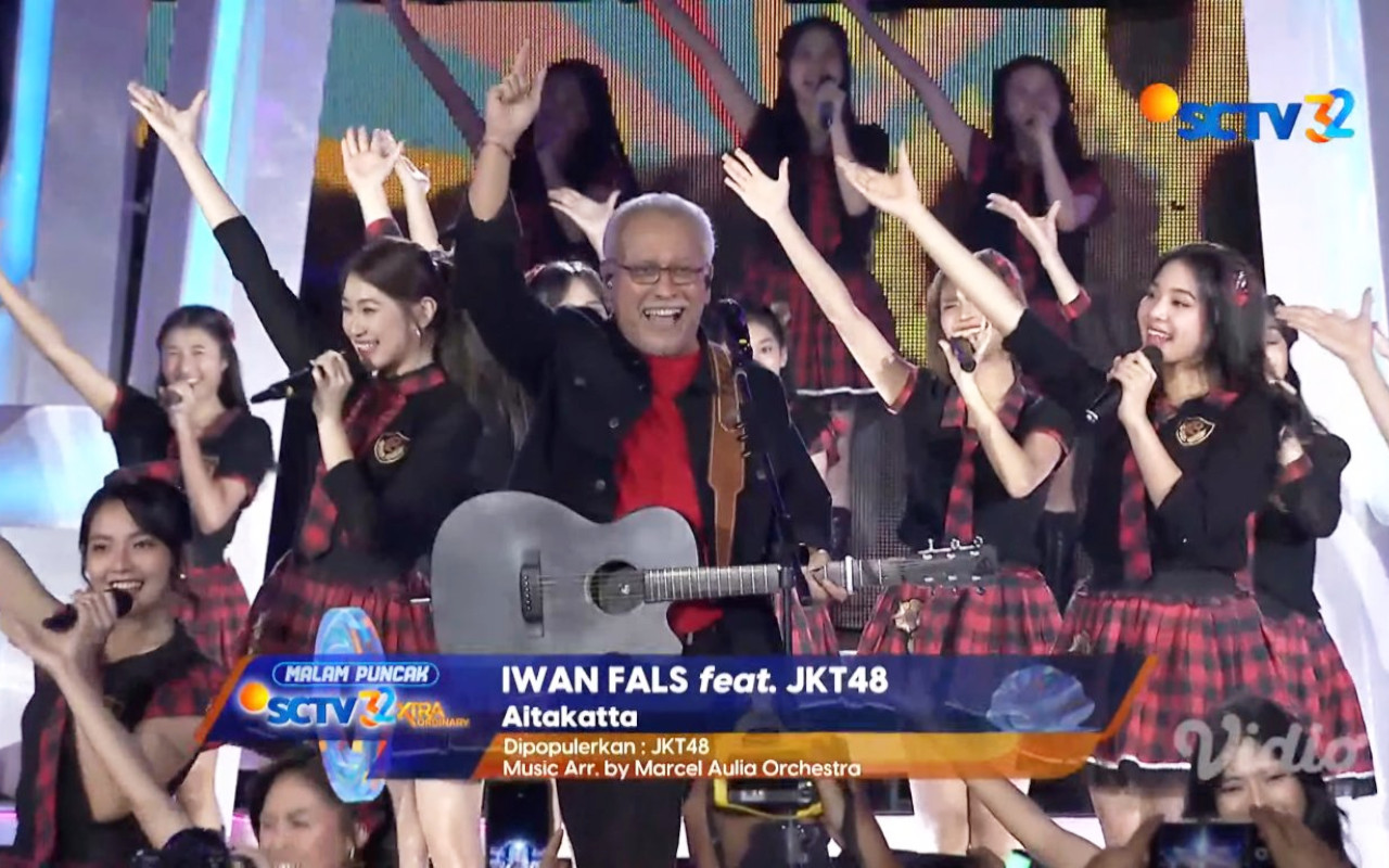 HUT SCTV 32: Aksi Iwan Fals Nyanyi 'Aitakatta' Sambil Nari Bareng JKT48 Dipuji Berkelas