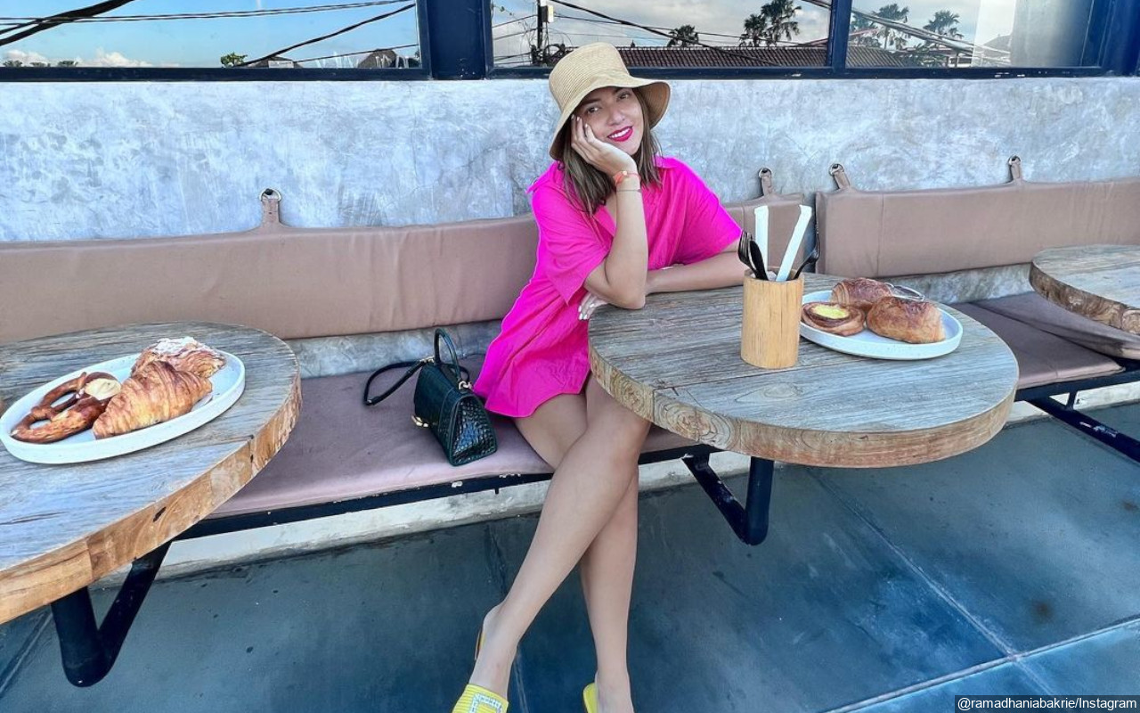 Tampil Berani, Nia Ramadhani Pamer Pakai Baju Seksi Serba Branded Banjir Pujian?