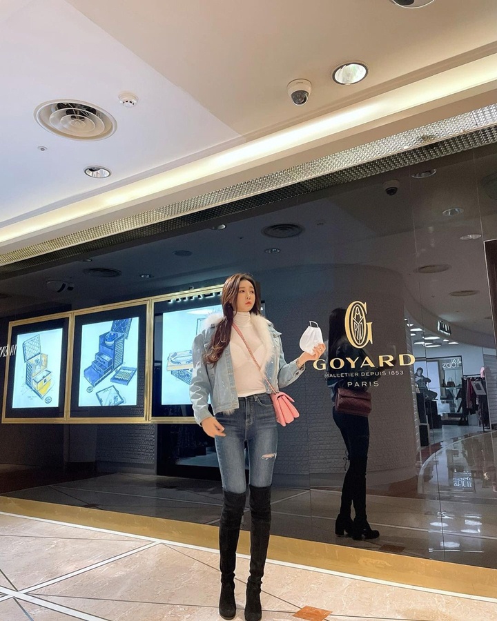 Spill Momen Bisa Foto Bareng G-Dragon, Intip 10 Potret Stylish Streamer ...