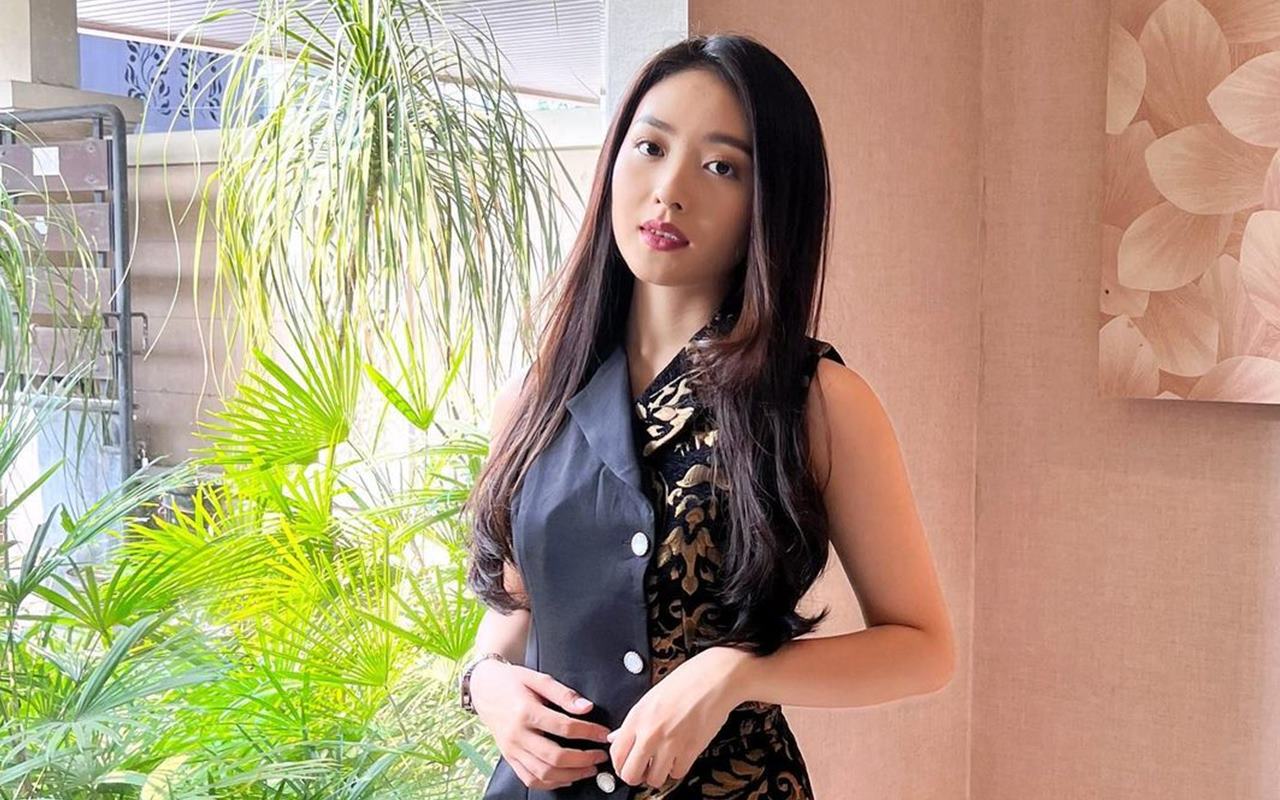 Makeup Natasha Wilona Mencolok Abis, Pose Bibir Manyun Hingga Eyeshadow ...