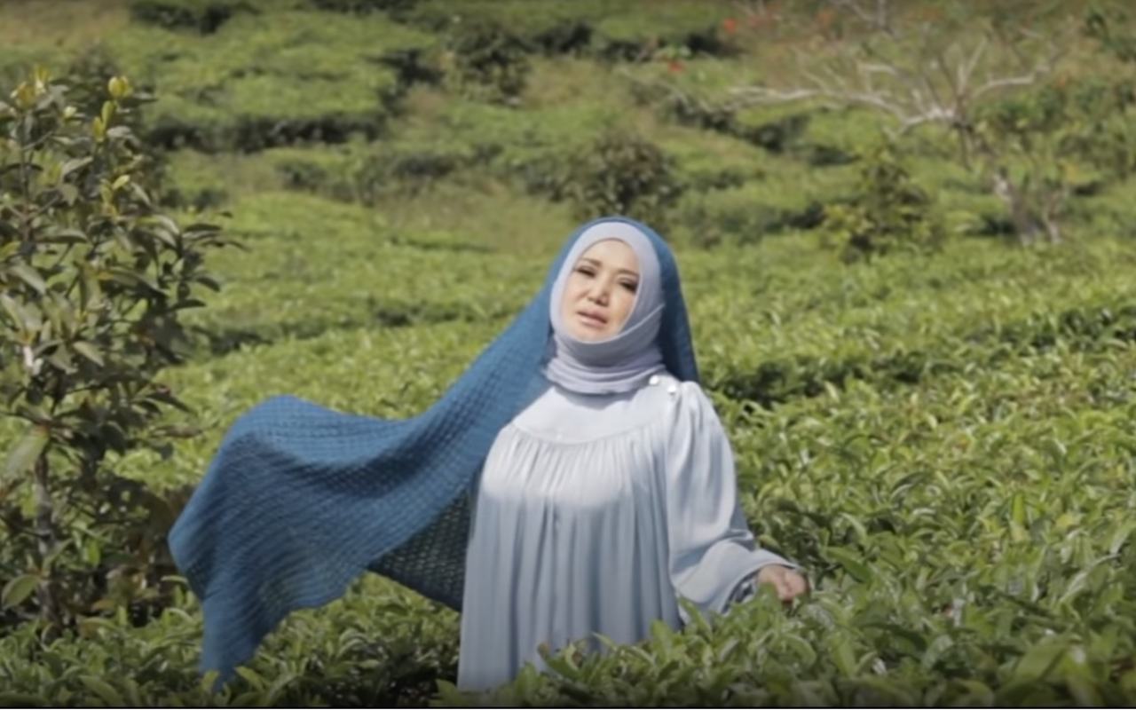 Evie Tamala Lama Tak Terdengar Kabar, Postingan Instagram Isyaratkan Sakit?