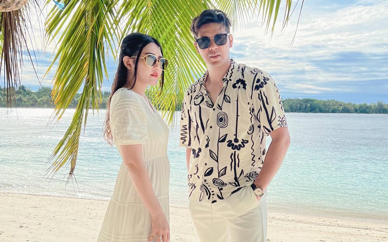 Via Vallen Pamer Foto Mesra Bareng Suami, Pose Jadi Sorotan