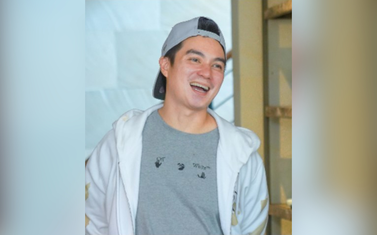 Baim Wong Akhirnya Bertemu Ibu Guru SD Yang Viral Usai Bersihkan Rambut ...