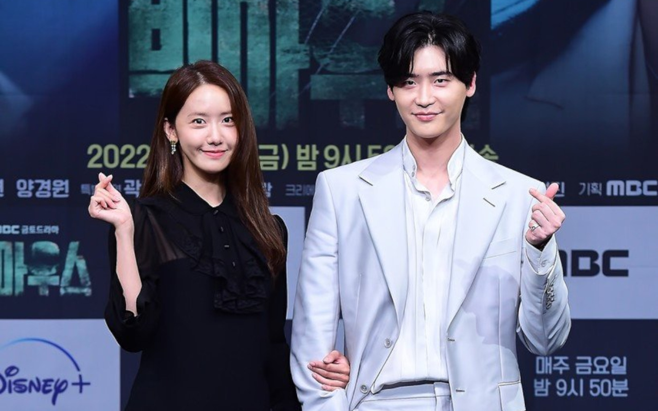 Ketahuan Melirik, Perilaku Lee Jong Suk Berbeda Saat Syuting dengan Yoona SNSD di 'Big Mouth'?