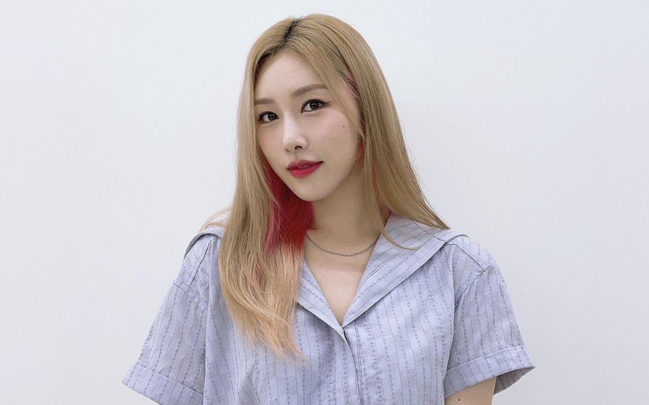 Tak Digaji Saat di SONAMOO, Intip 8 Gaya Hangout Euijin Mulai Dari Ngafe Hingga Mantai