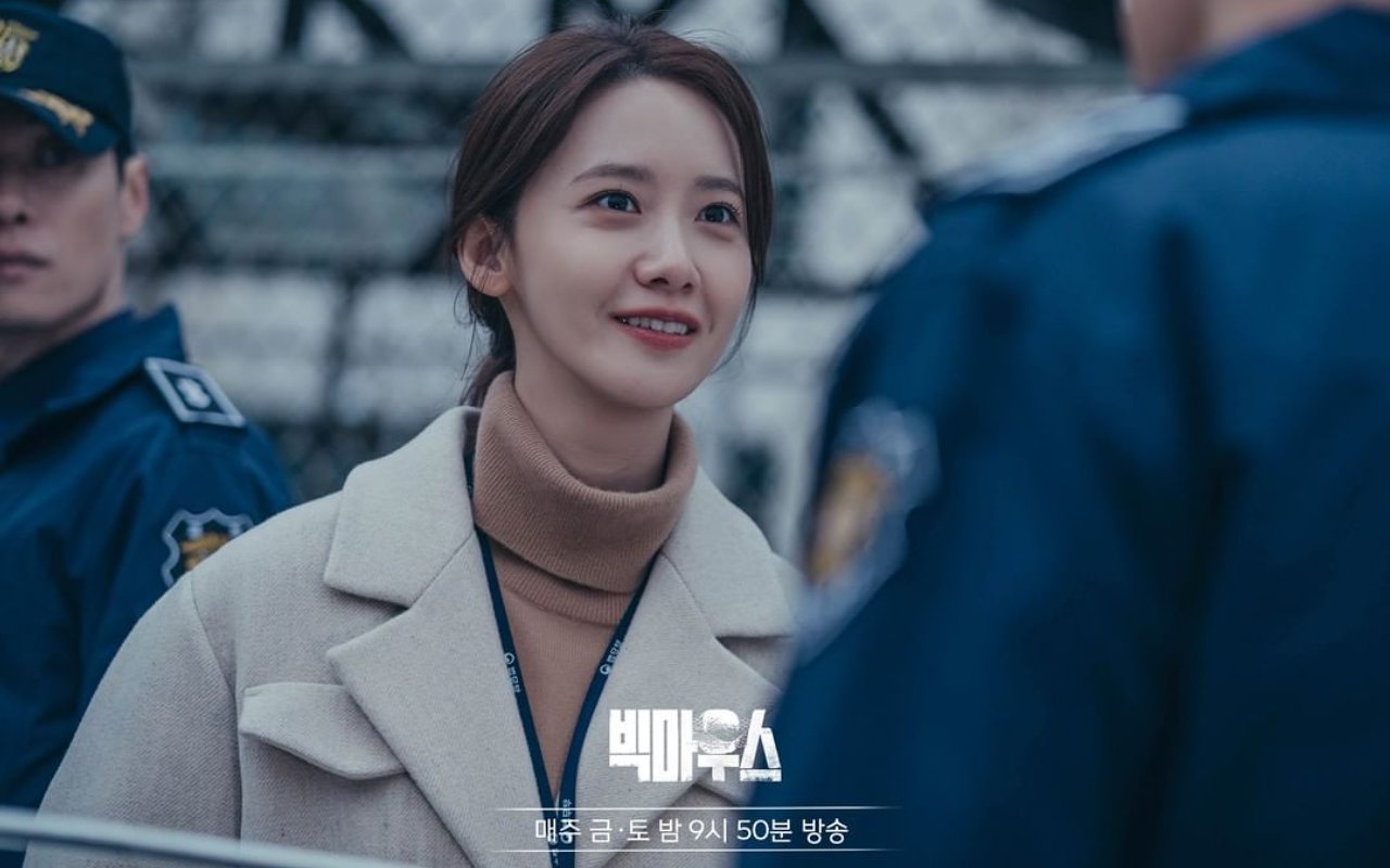 Beda dari yang Ditayangkan, Ekspresi Yoona SNSD Saat Syuting Obati Tahanan di 'Big Mouth' Curi Fokus