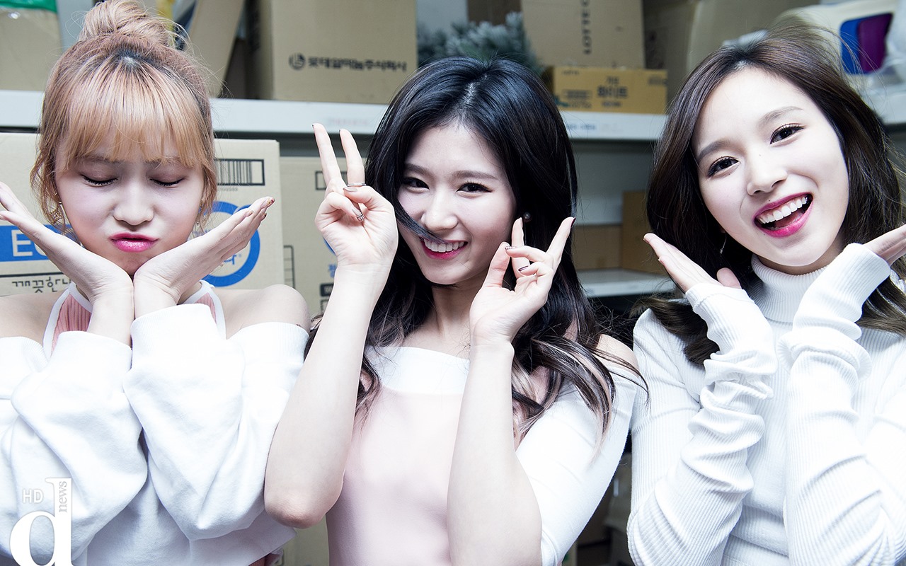 Mina-Sana & Momo TWICE Diduga Debut Unit, Pendaftaran Trademark Jadi Sorotan