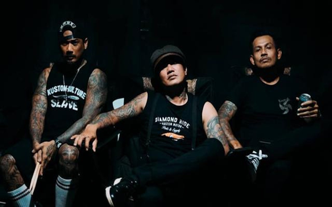 Meski Diterpa Hujan, Penampilan Superman Is Dead Tetap Pecah