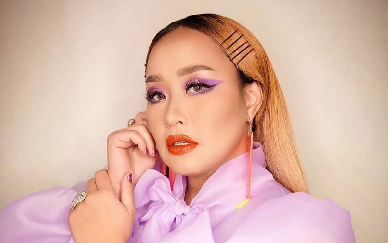 Pinkan Mambo Tiduran Pakai Rok Mini di Panggung Hingga Bagian Ini ...