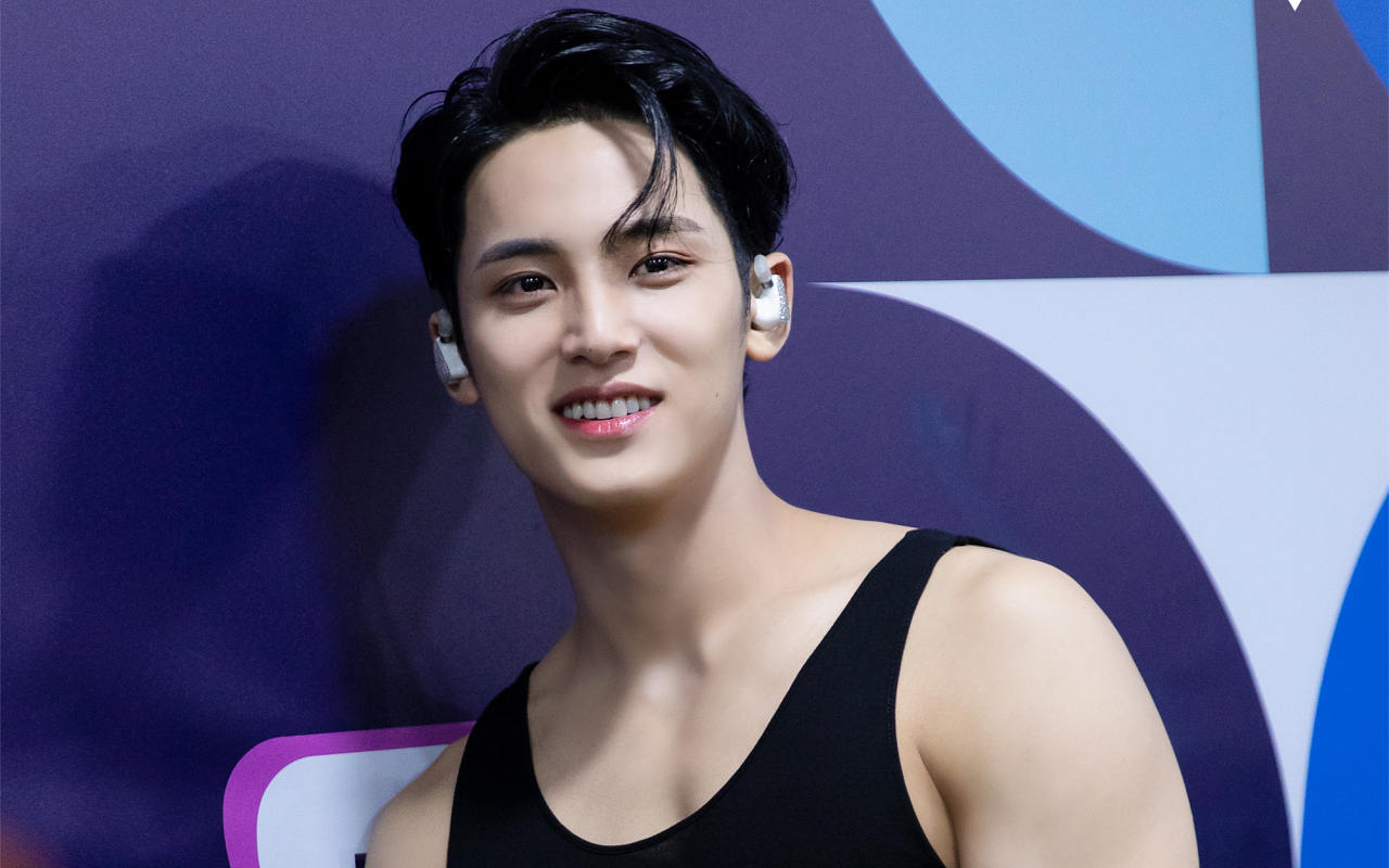 Mingyu SEVENTEEN Pamer Bodi Kekar Tipis-Tipis di Pemotretan Majalah Elle, Visual Bikin Geger