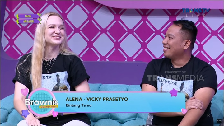 Vicky Prasetyo Kenalkan Bule Cantik Rusia Sebagai Pacar Baru, Ruben Onsu-Ivan Gunawan Kompak Godain