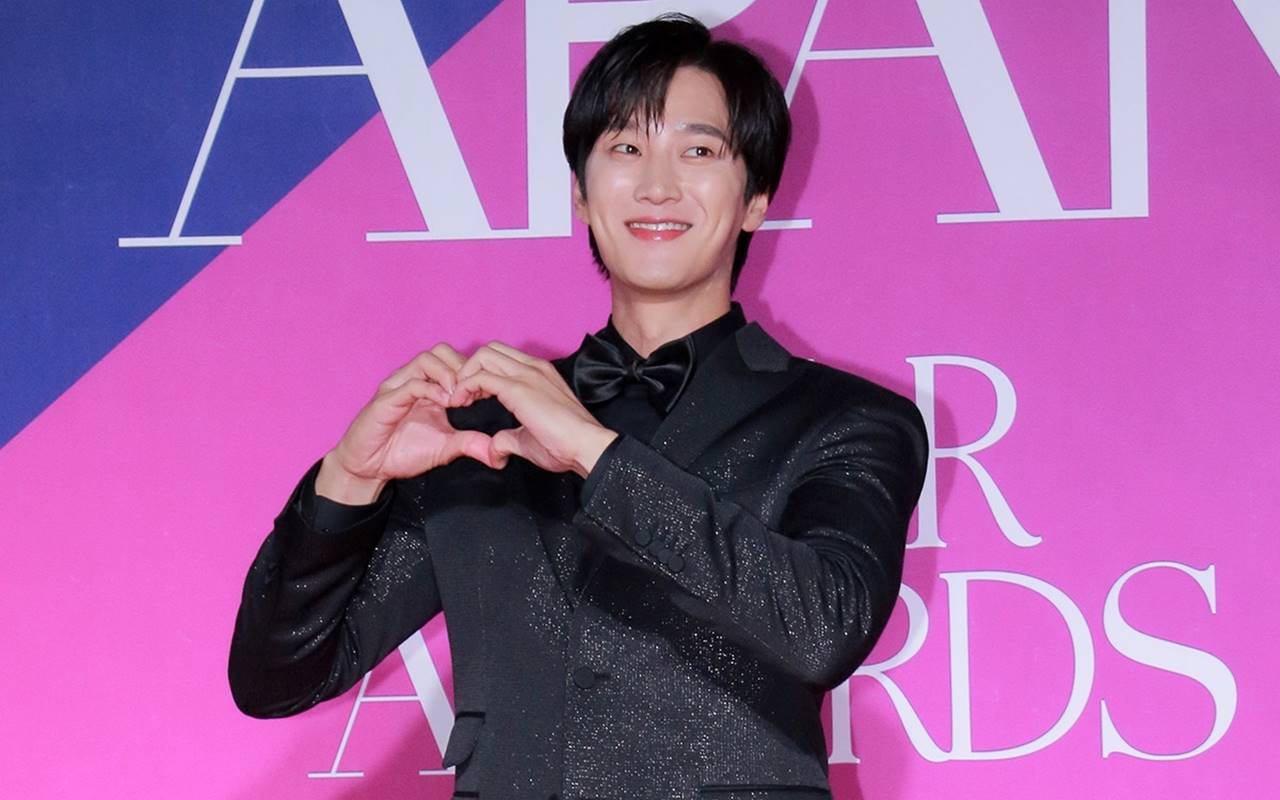 Terima Penghargaan, Pidato Ahn Bo Hyun di APAN Star Awards 2022 Buat Tersentuh