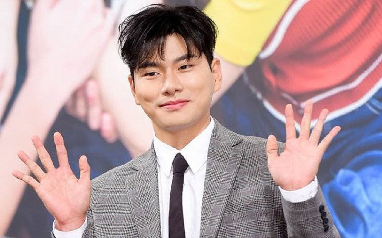 Lee Yi Kyung Pernah Kerja Serabutan Meski Berasal dari Keluarga Kaya ...