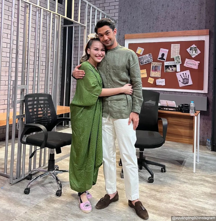 Reza Rahadian Instagram