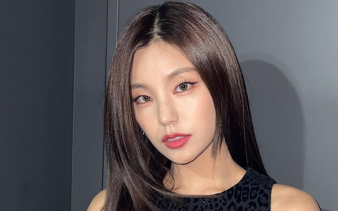 Cuma Foto di Jalan, Yeji ITZY Pose 'Savage' Bikin Makin Terpesona
