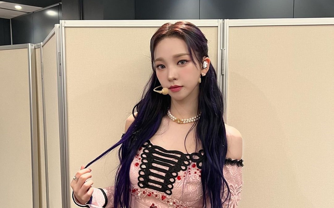 Penampilan Karina aespa Pakai Crop Top dan Rok Mini Tuai Pujian Selangit