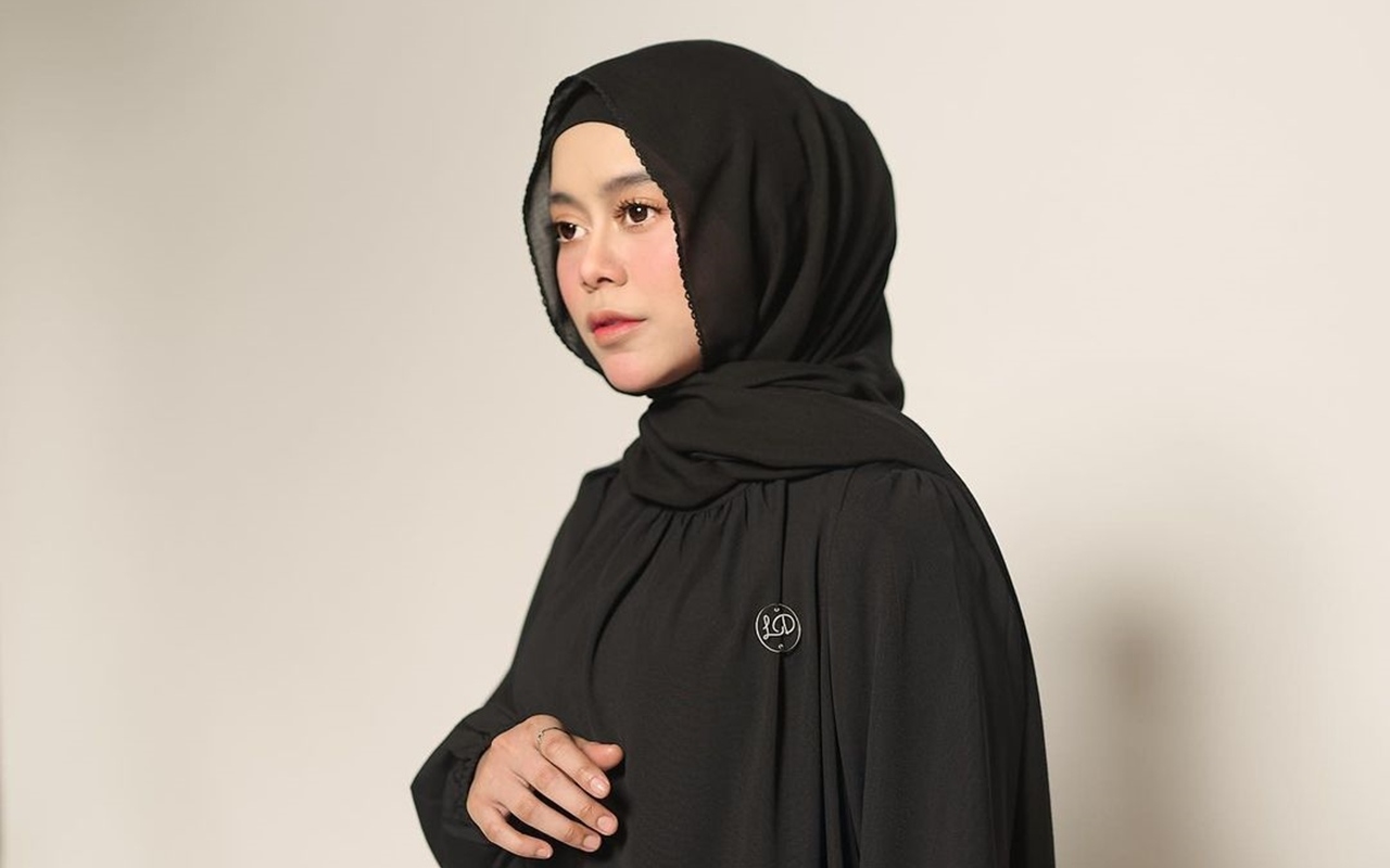 Detik-detik Kepulangan Lesti Kejora ke Tanah Air, Kenakan Busana Serba ...