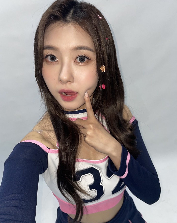 Dayeon Kep1er Diisukan Kencani Won CHIIPER, Ini 8 Pesonanya Berbalut OOTD Pinky