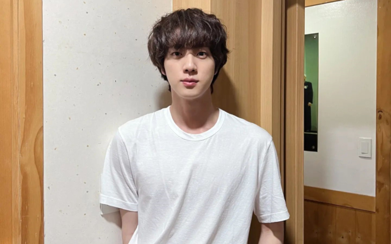 Teaser Debut Solo Jin BTS 'The Astronaut' Dirilis, Detailnya Bikin Fans Emosional
