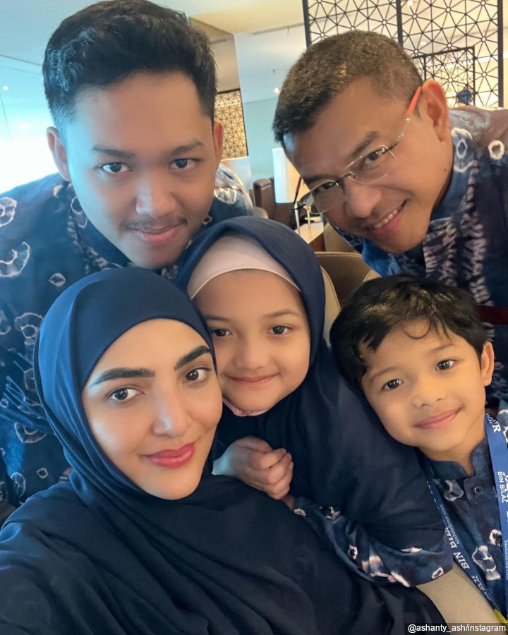 Ada Luna Maya, 8 Potret Artis Di Atas 35 Tahun Tetap Bersinar Tampil ...