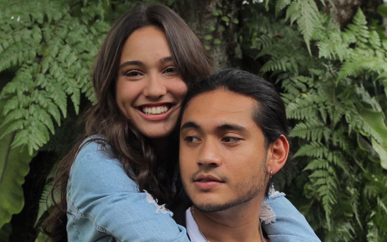 Viral Video Giorgino Abraham Peluk dan Cium Mesra Yasmin Napper di ...