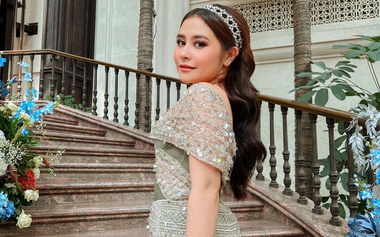 Prilly Latuconsina Tampil Bak Dosen Muda Kala Kenakan Kebaya