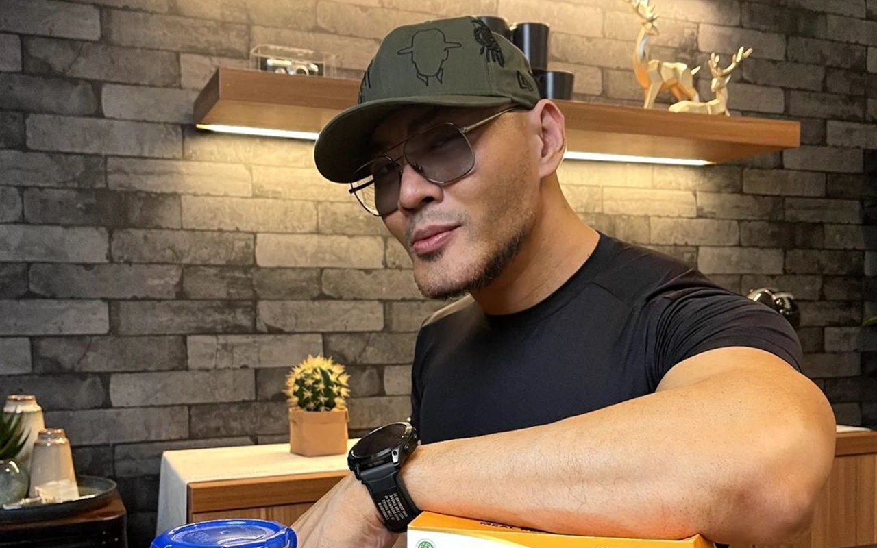 Reaksi Deddy Corbuzier Saat Lihat Cewek Cantik Cosplay Jadi Dirinya