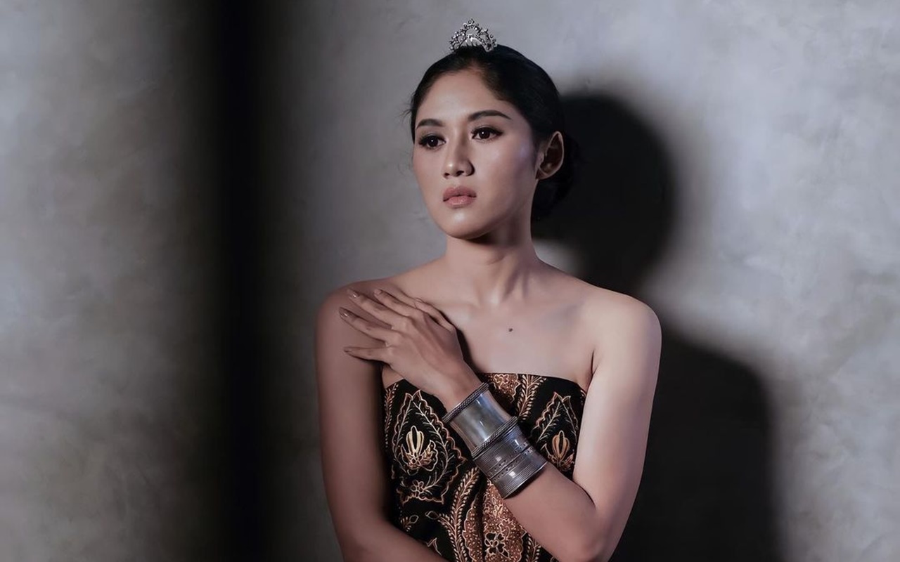 Erina Gudono Calon Bojo Kaesang Pangarep Pamer CV Luar Biasa