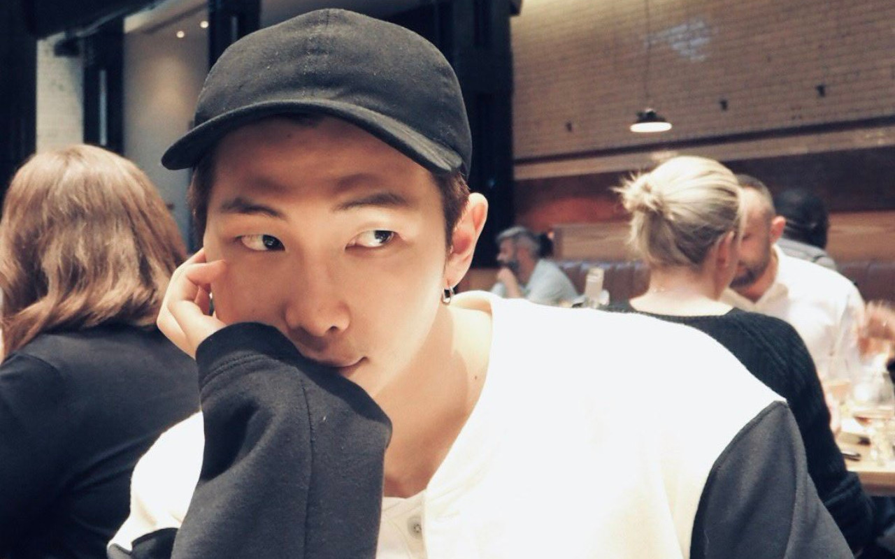 RM BTS Pamer Isi Surat Cinta dari Fans, Gestur Manis Tuai Reaksi Campur ...