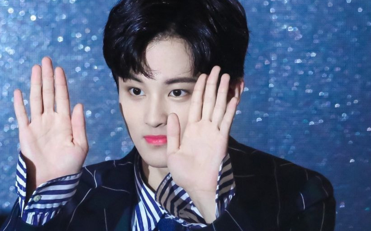 GMA 2022: Visual Ganteng Mark NCT Dream dengan Rambut Biru Sukses Trending