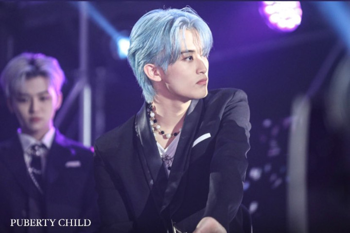 GMA 2022: Visual Ganteng Mark NCT Dream dengan Rambut Biru Sukses Trending