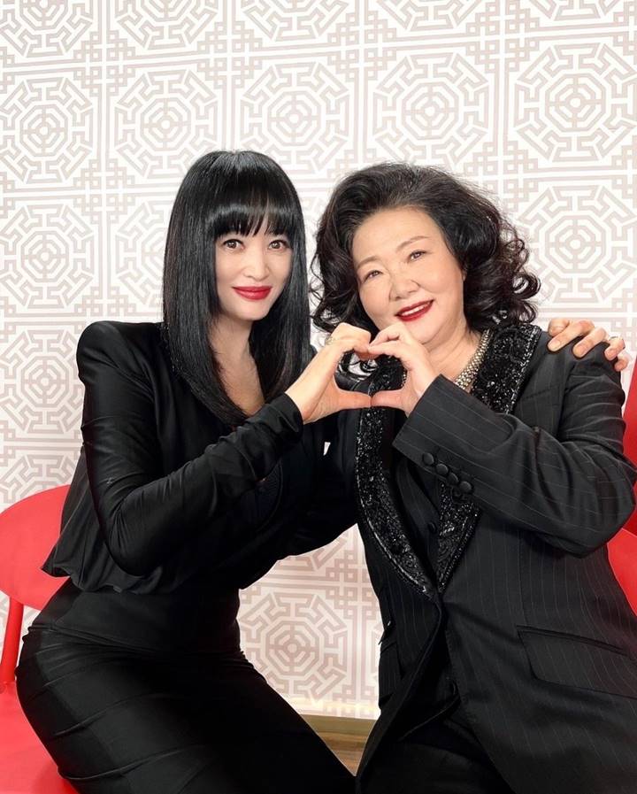 Musuh di Drama, 10 Potret Kim Hye Soo dengan Menteri-Ibu Suri Gemoy di ...